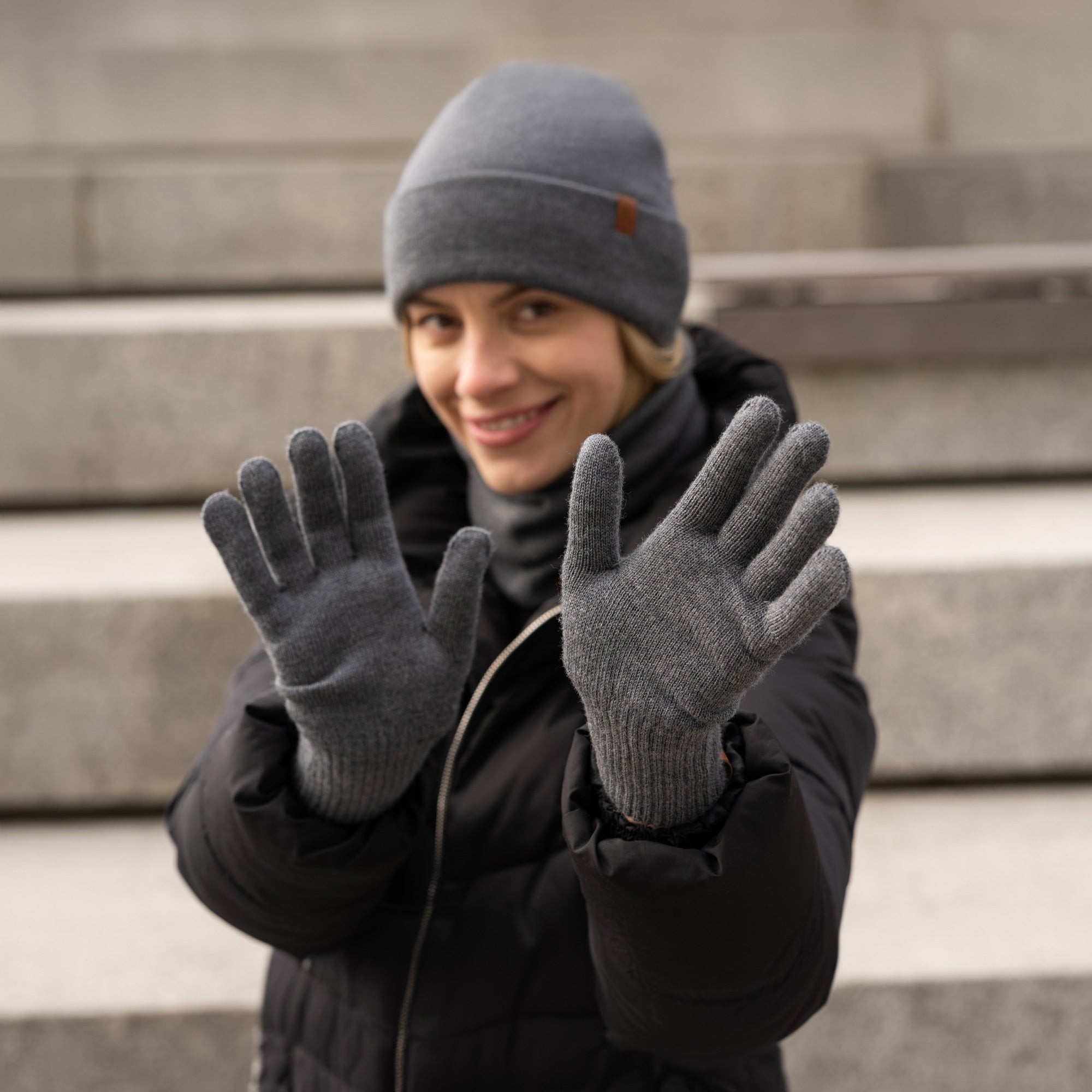 Merino Wool Knit Gloves for Women menique